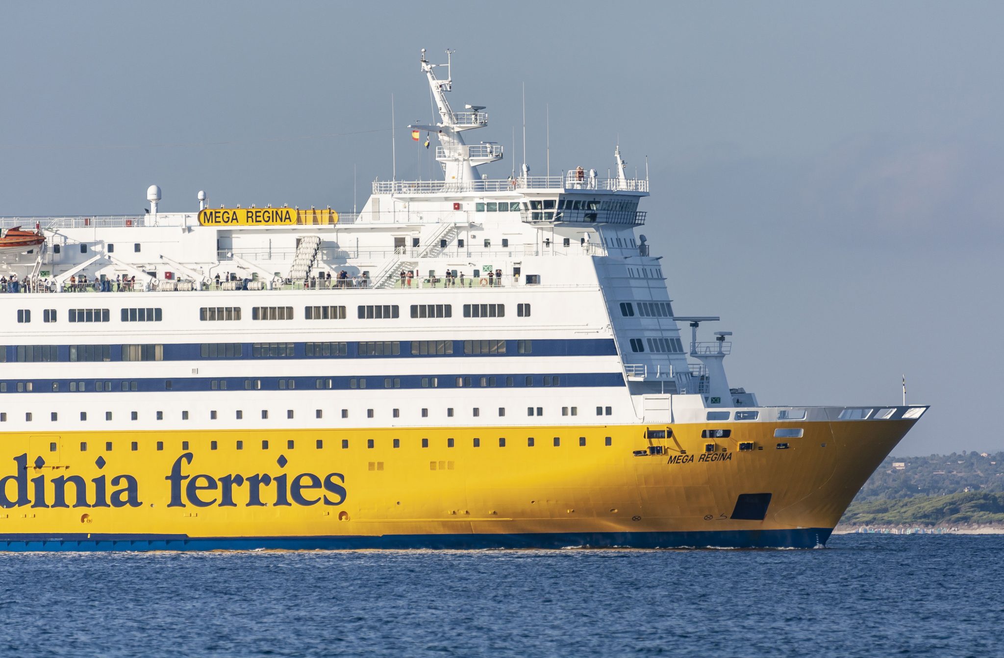 Primera escala en Alcúdia para el «Mega Regina» de Corsica Ferries ...