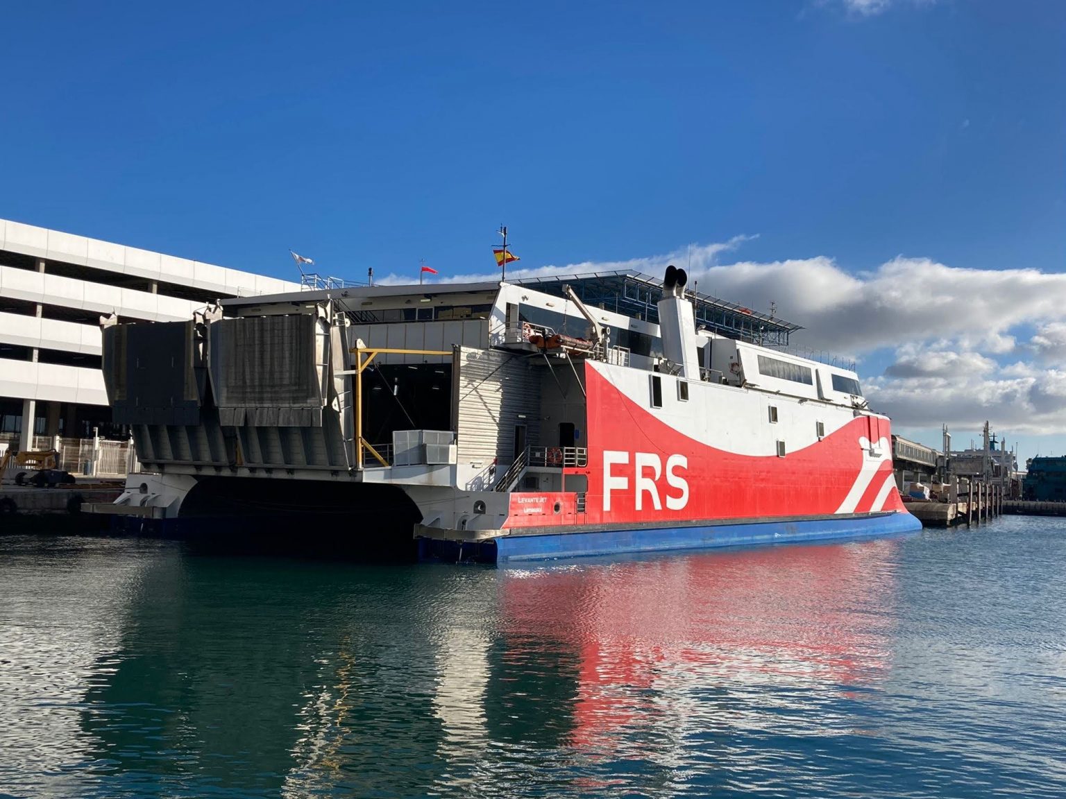 El «Levante Jet» luce imagen corporativa FRS – FERRYBALEAR