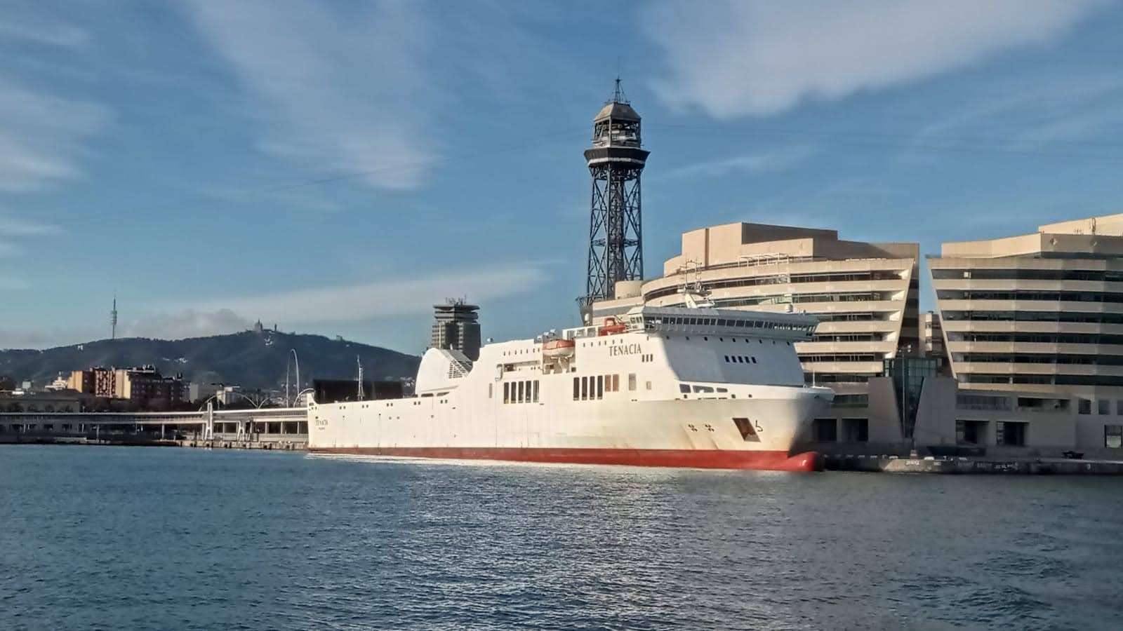 El «Tenacia» de GNV en Barcelona y el escenario Balear – FERRYBALEAR