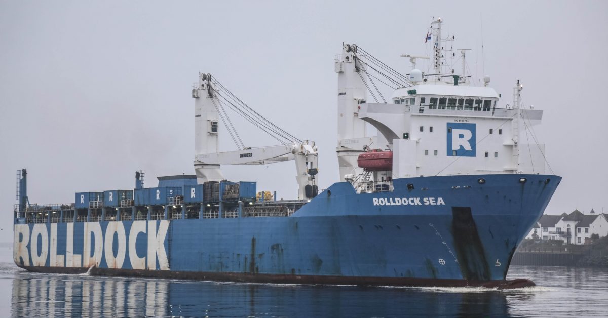 El “Rolldock Sea” rumbo Ibiza – FERRYBALEAR