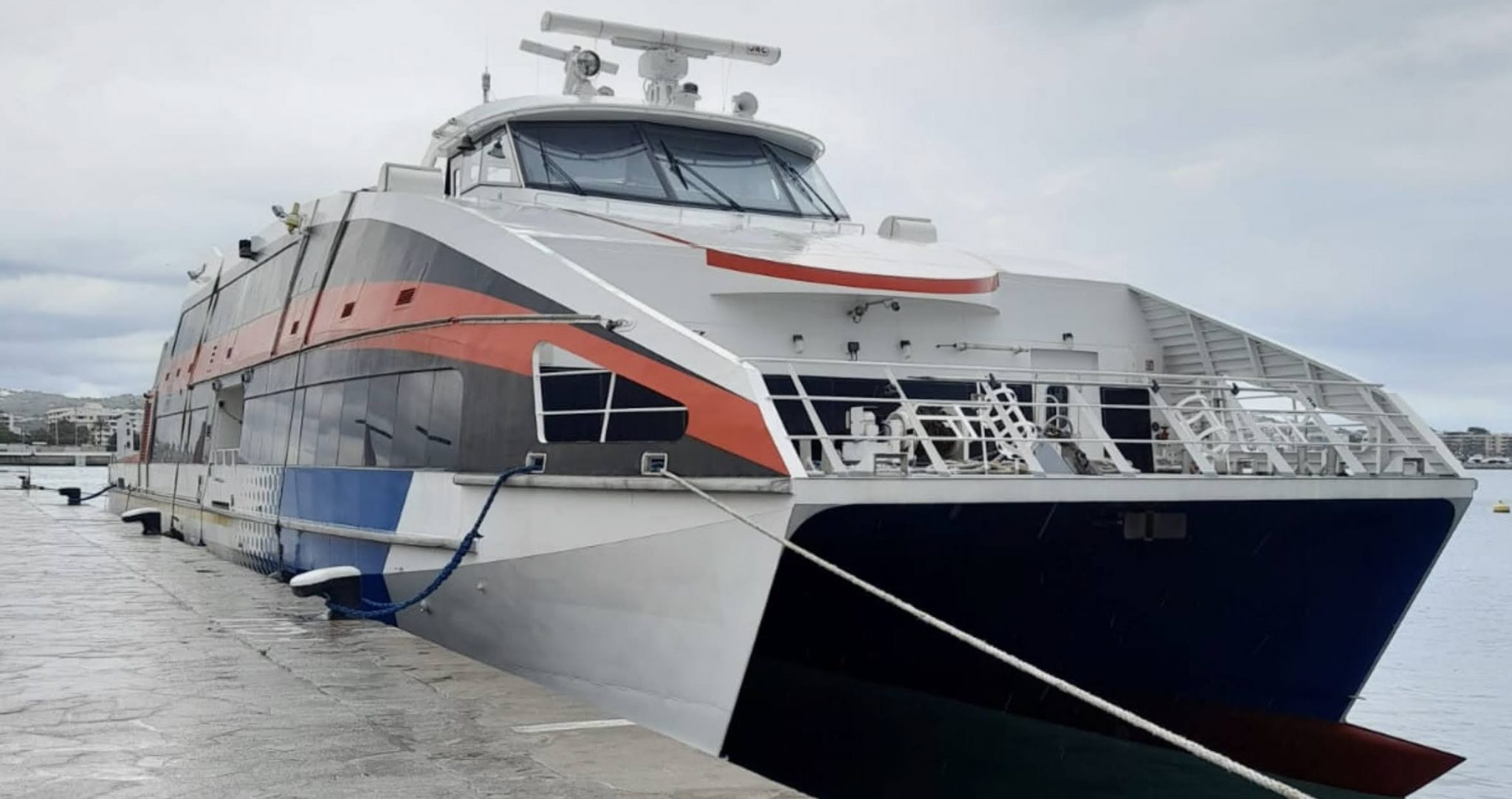 Los nuevos buques de la naviera Aquabus amarrados en el Puerto de Ibiza ...