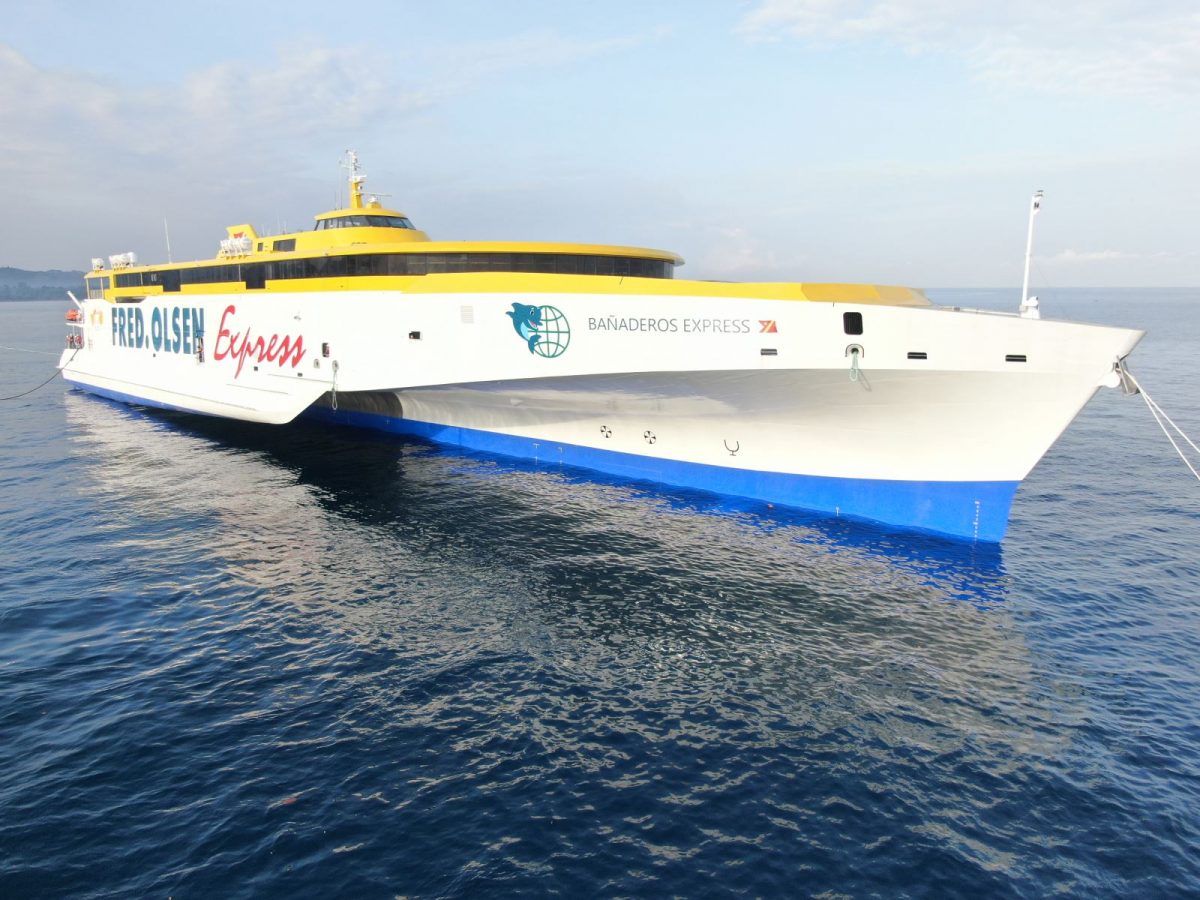 El Trimarán «Bañaderos Express» de Olsen recibe el Shippax Fast Ferry ...
