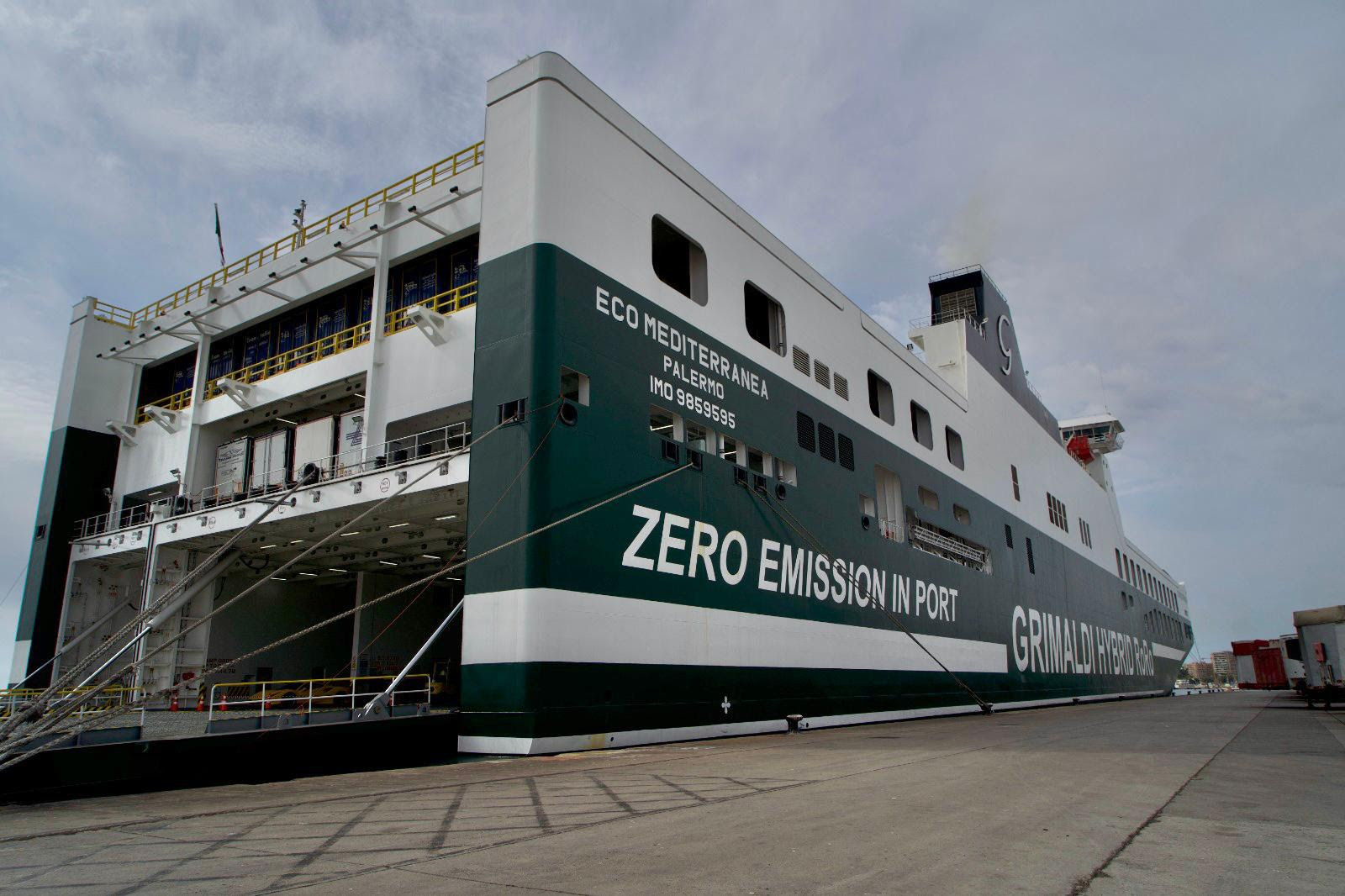 Grimaldi inaugura una nueva línea regular que une Baleares con Italia y ...