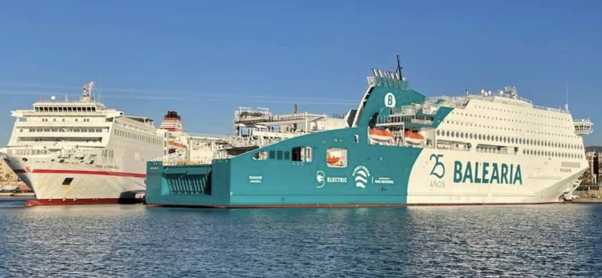 El «Rusadir» de Baleària listo para comenzar su operativa melillense ...