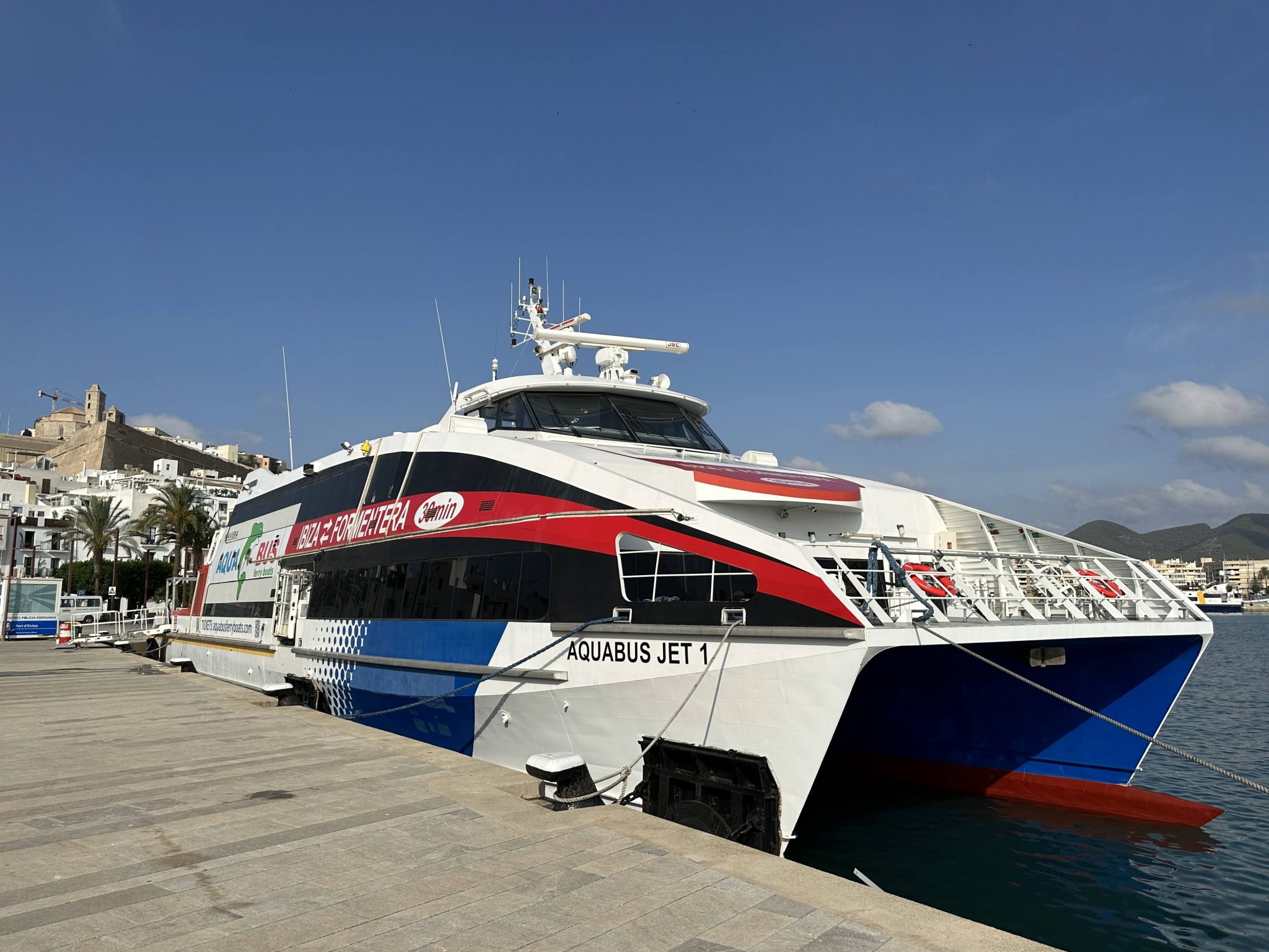El «Aquabus Jet 1» nuevamente en Ibiza – FERRYBALEAR