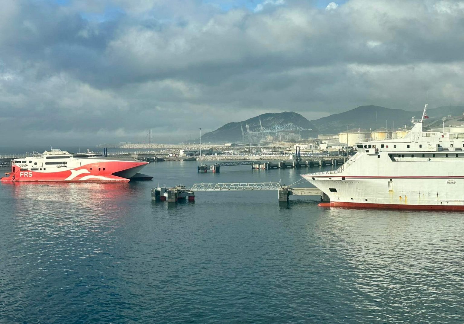 El «Tarifa Jet» de FRS suple la parada técnica del «Tánger Express ...
