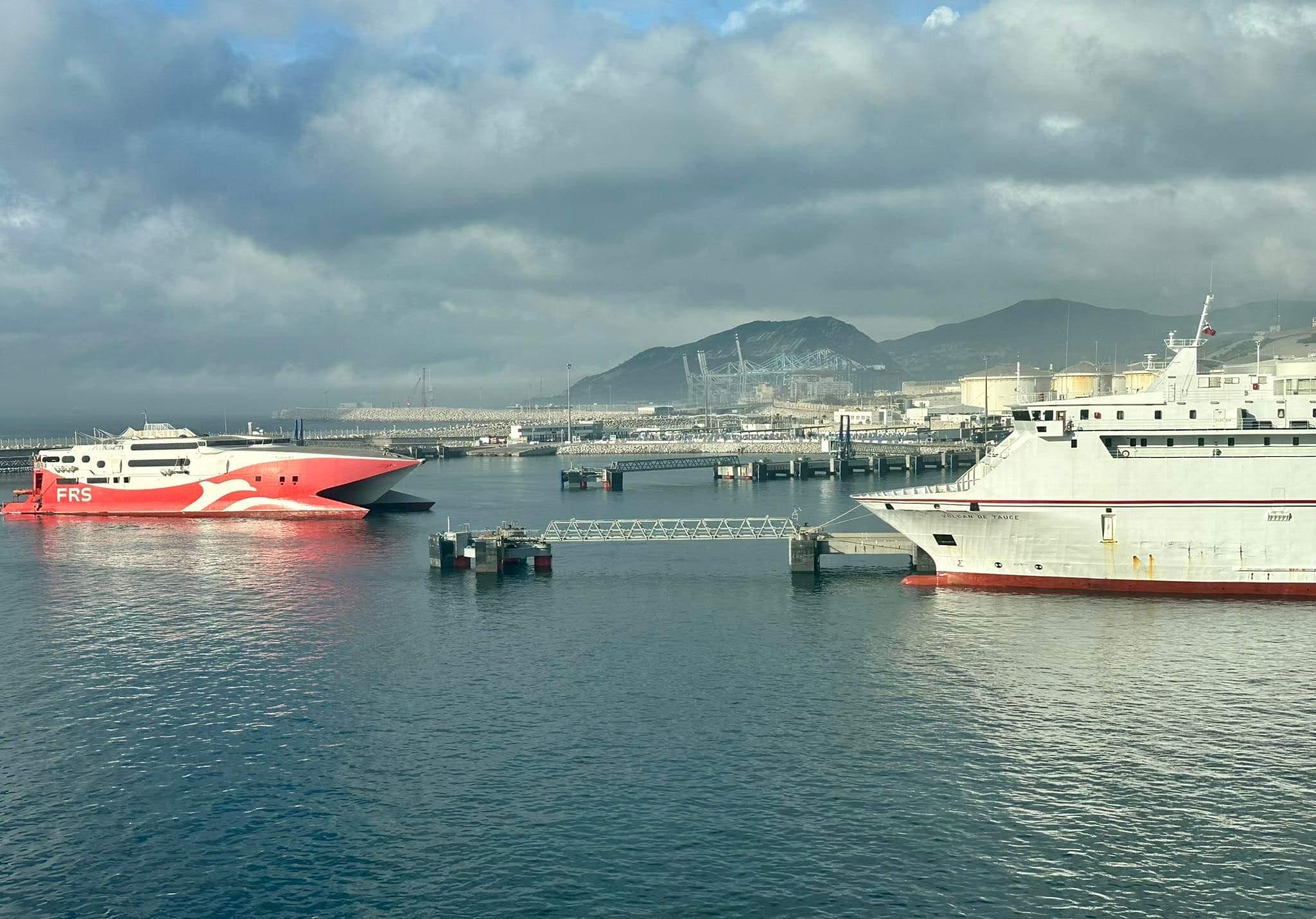 El «Tarifa Jet» de FRS suple la parada técnica del «Tánger Express ...