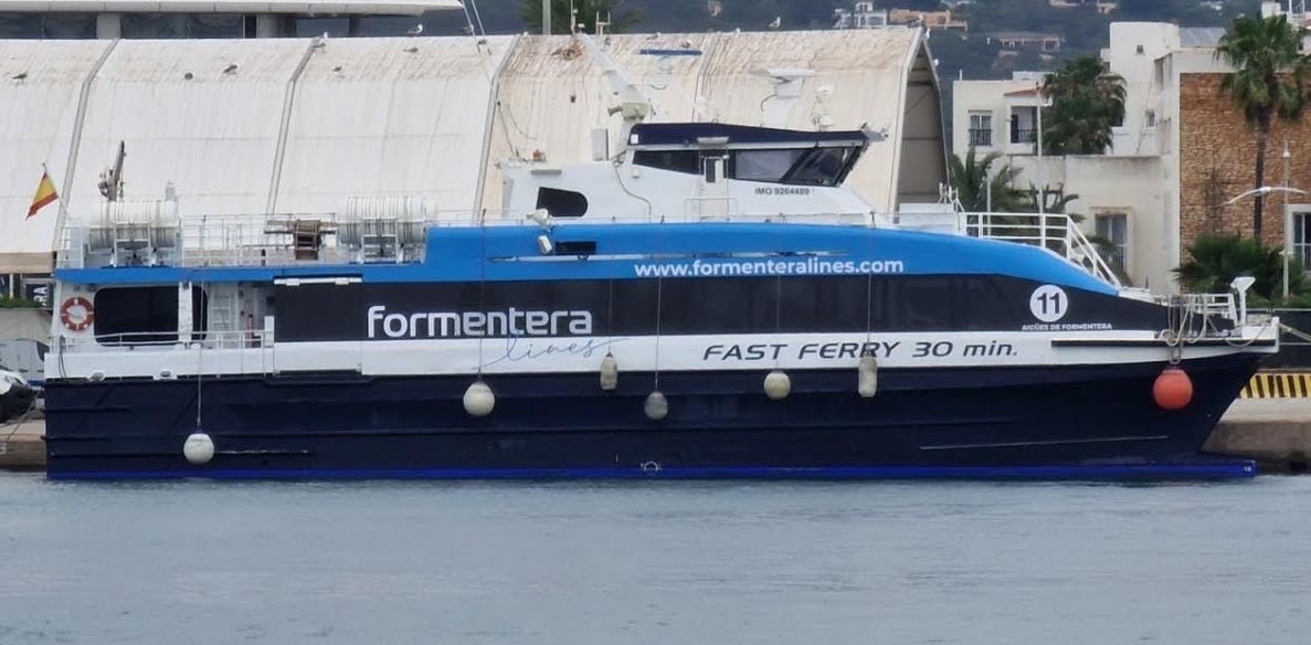 El “Aigües de Formentera” luce de Formentera Lines – FERRYBALEAR