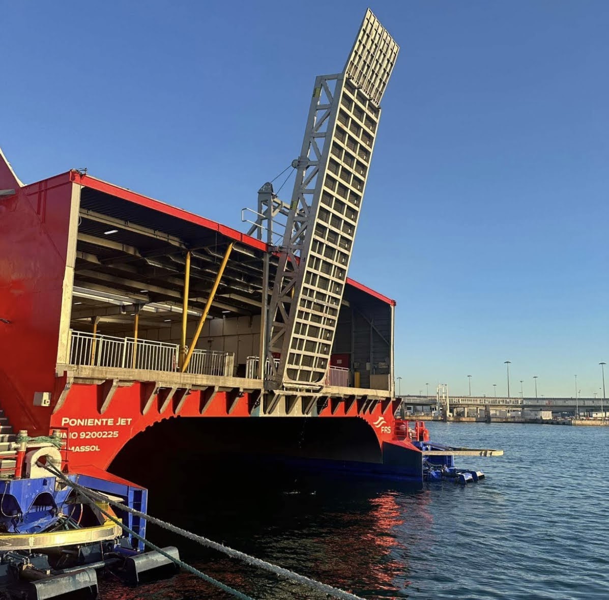 Rampa «provisional» para el Poniente Jet de FRS – FERRYBALEAR