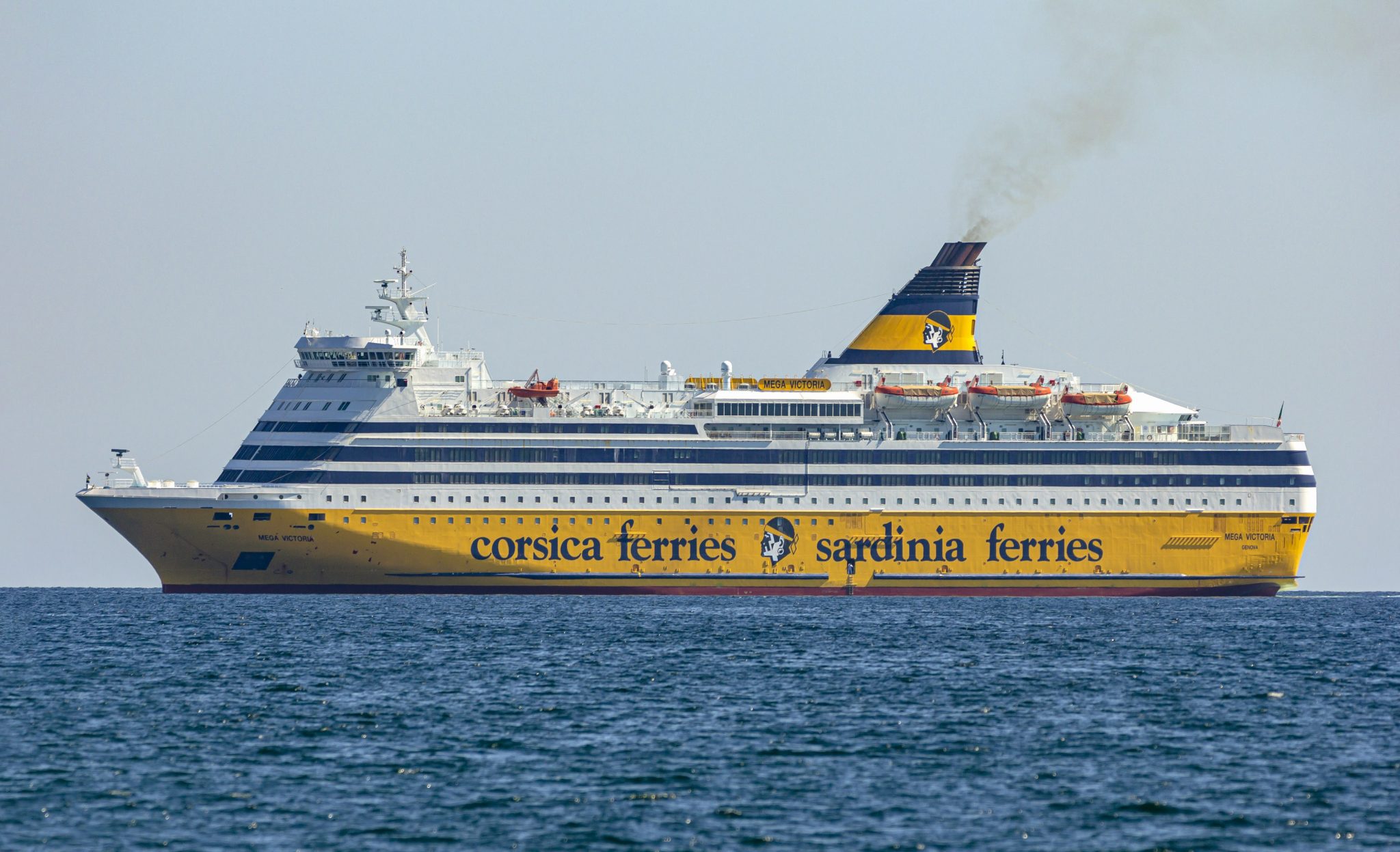 El «Mega Victoria» de Corsica realiza sus primeras escalas en Baleares ...