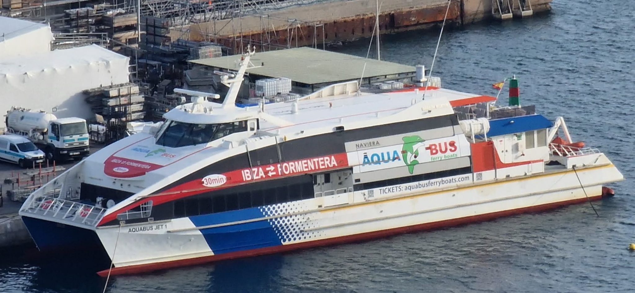 Los «Jet» de Aquabus ya no regresarán a las Pitiusas y aguardan su ...