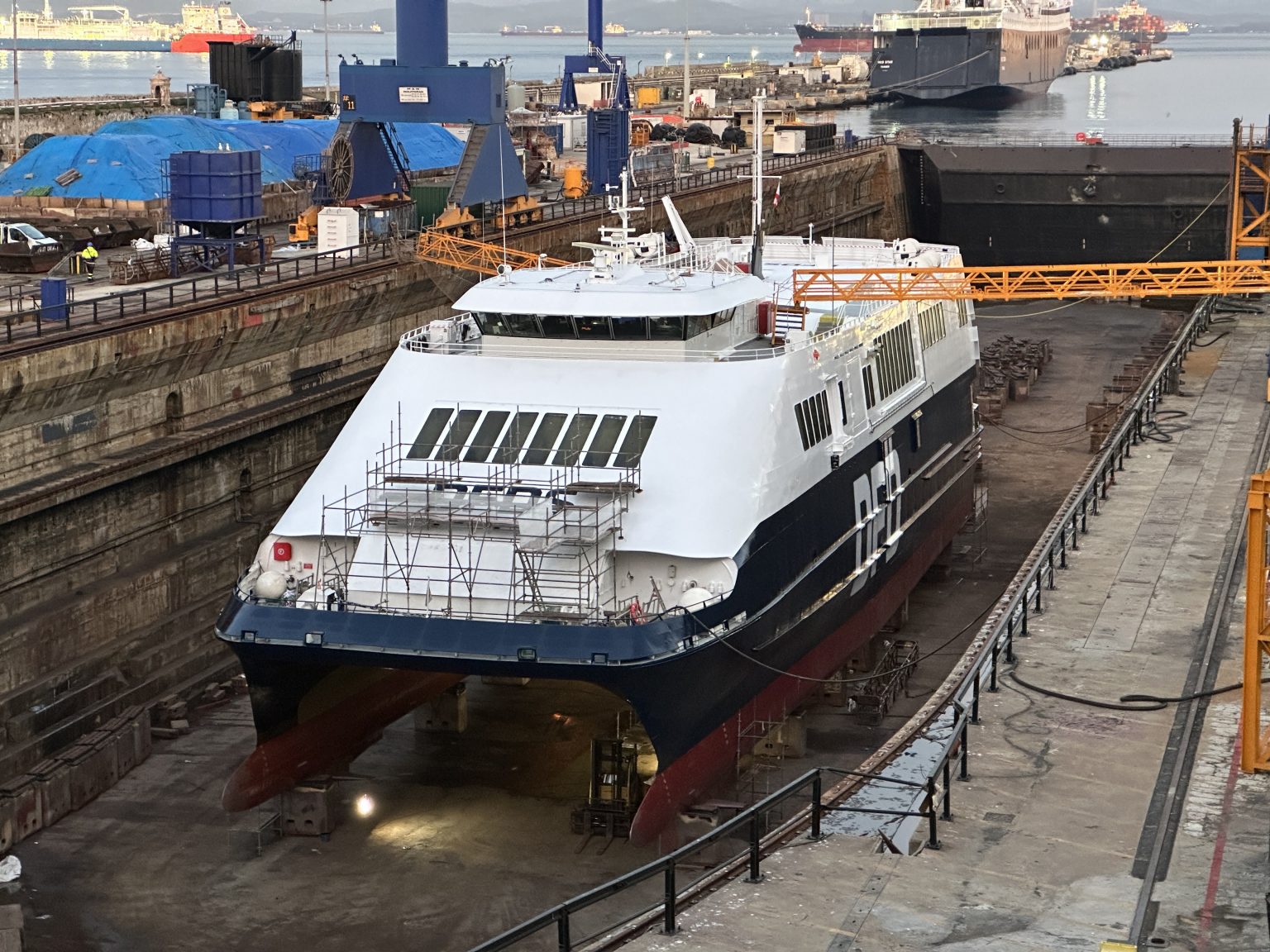 El «Ceuta Jet» luce imagen DFDS – FERRYBALEAR