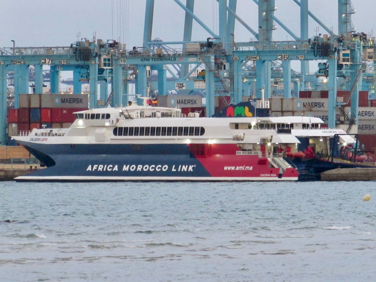 Pruebas de atraque en Tánger Ville para el «Caldera Vista» de AML Stena ...