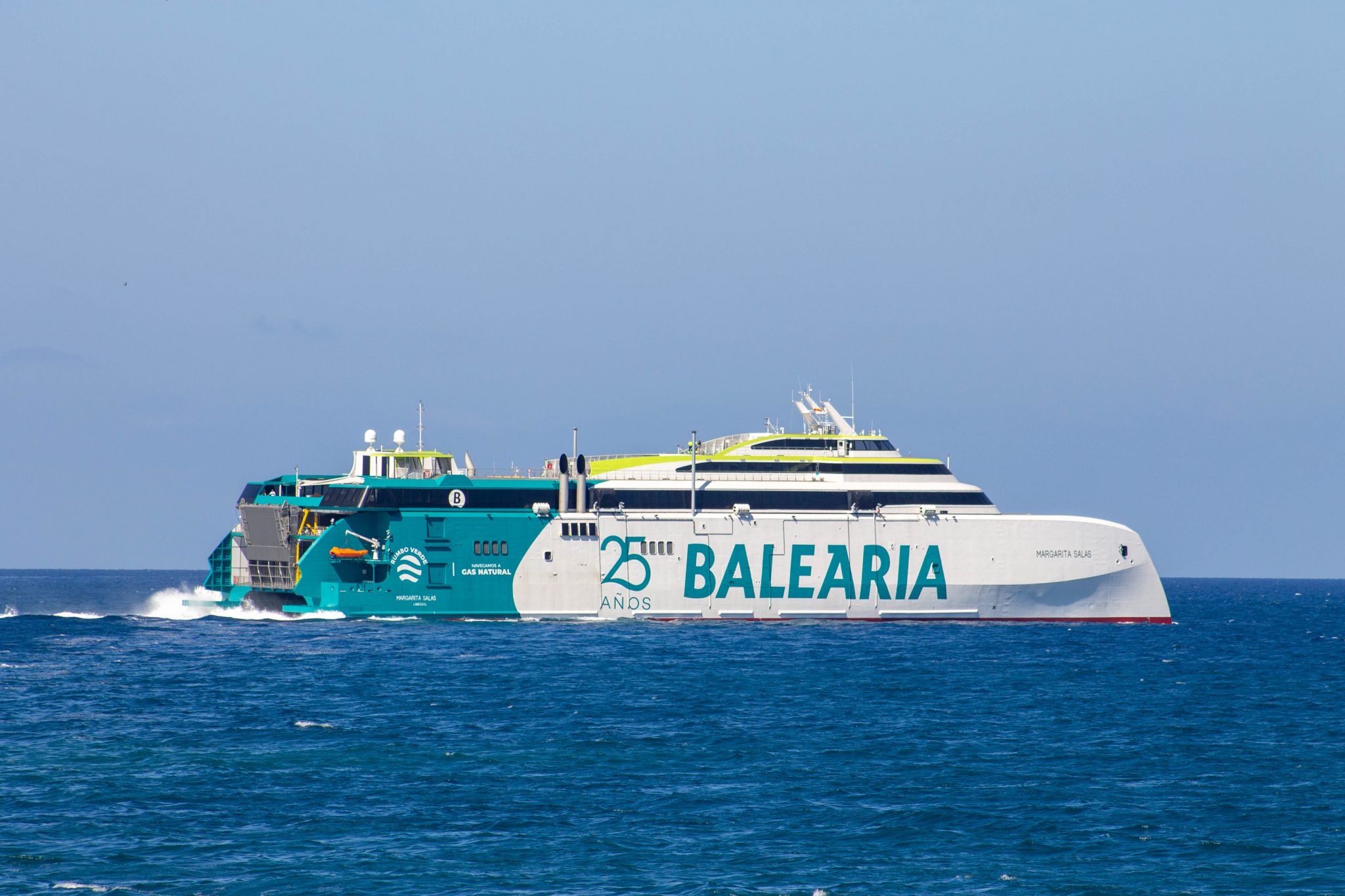 Los gemelos de Baleària se saludan en Dénia – FERRYBALEAR